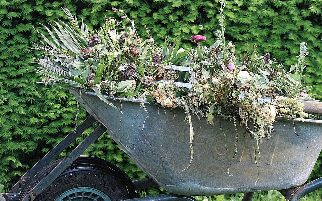 How To Make Your Own Compost Easily